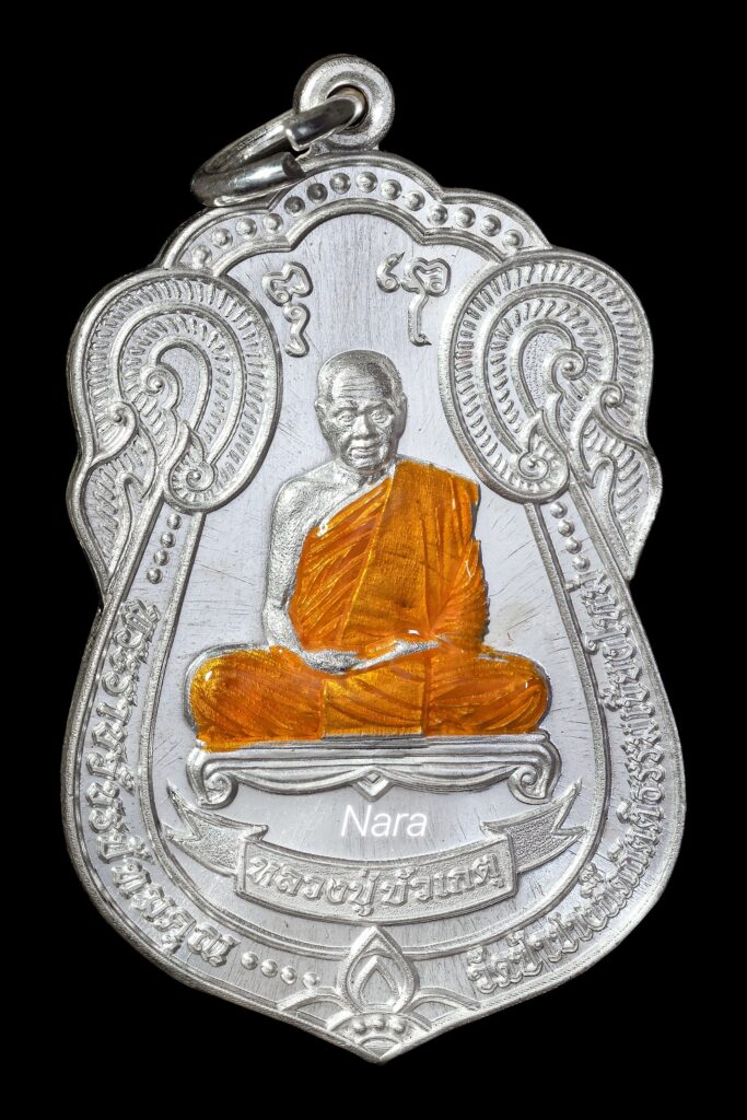 หลวงปู่บัวเกตุ เหรียญเลื่อนสมณศักดิ์ พิมพ์เสมา เนื้อเงินลงยา 1 สี เลข 230 - Onepra.com