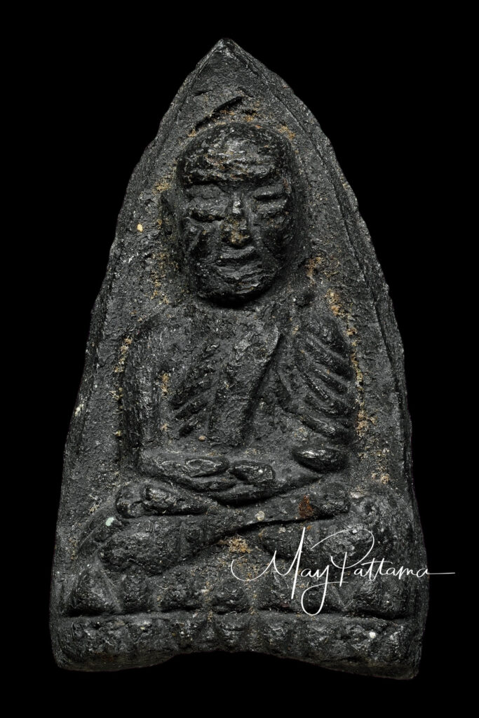 หลวงปู่ทวด วัดประสาท พิมพ์ใหญ่เล็บเหยี่ยว เนื้อดำ ปี 06 - Onepra.com