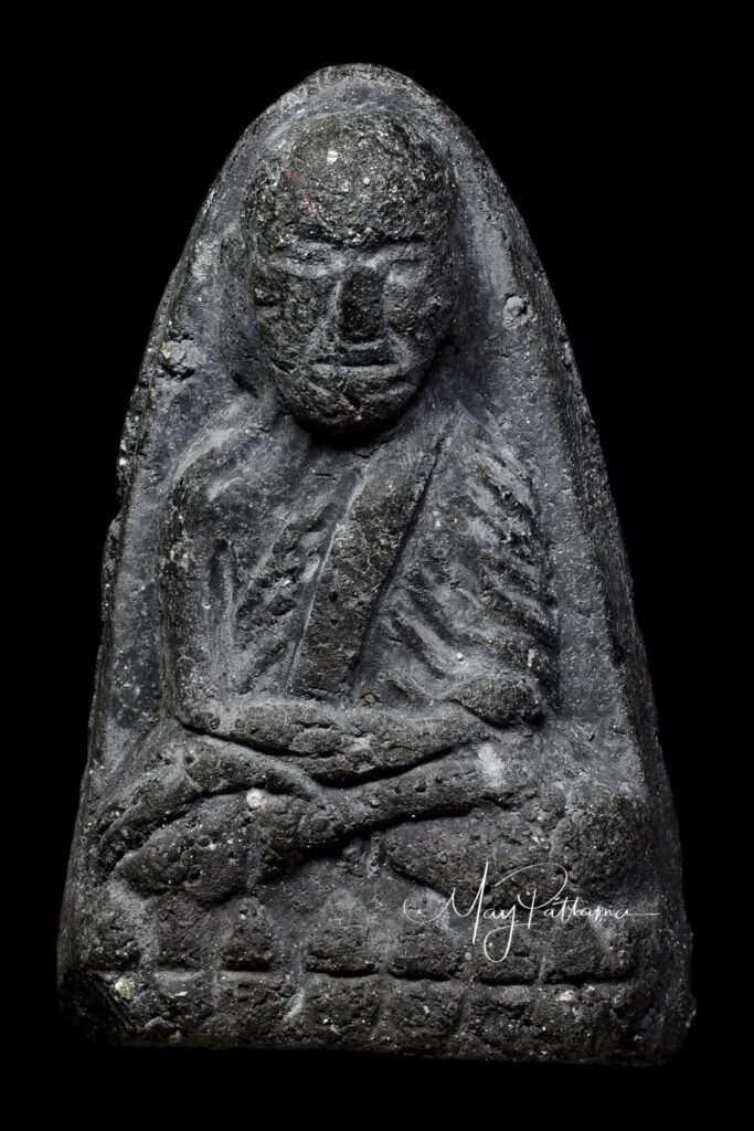 หลวงปู่ทวดวัดประสาทบุญญาวาส พิมพ์ใหญ่ปลายมน เนื้อดำ ปี 06 - Onepra.com